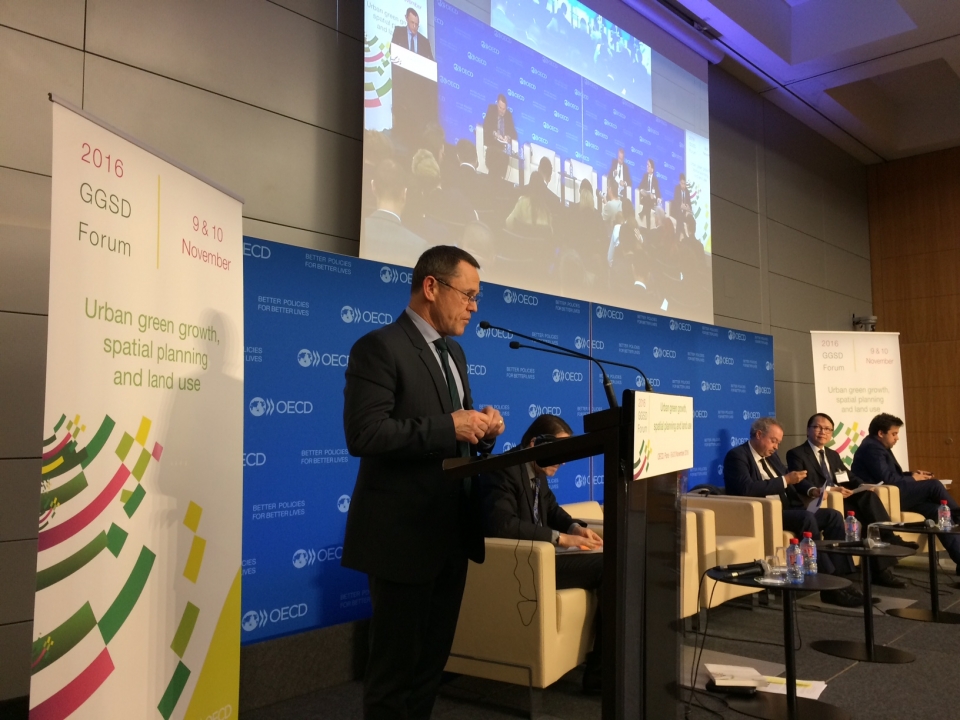 Prof. dr Ana Bovan na skupu OECD u Parizu - Univerzitet Metropolitan